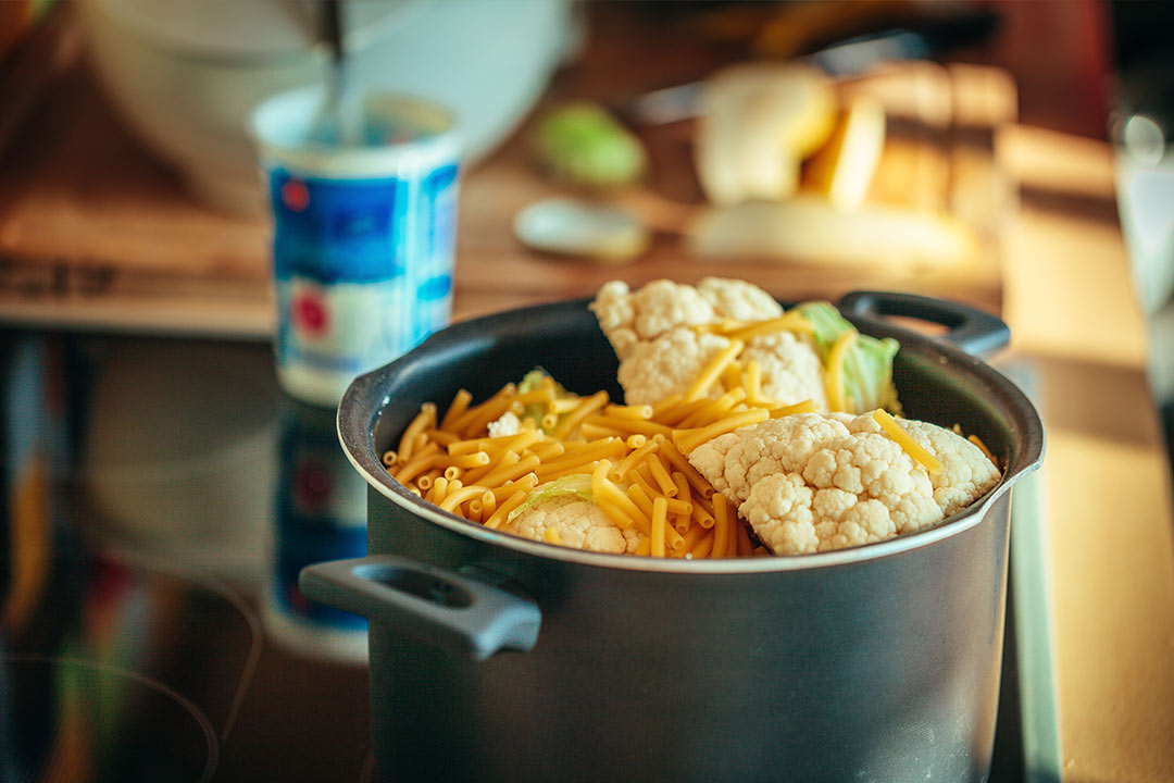 Ein-Topf-Gerichte (One Pot): Alles in einem Topf - Nudeln mit Blumenkohl